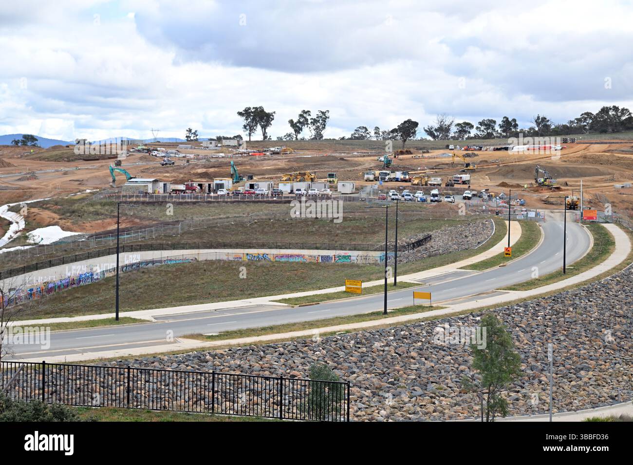 Canberra, Australia. 16th May, 2025. Trade workers prepare for new ...