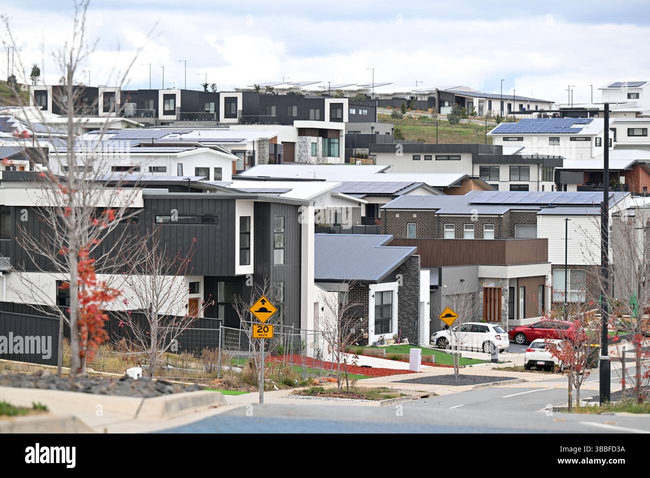 Canberra, Australia. 16th May, 2025. New houses are seen at a housing ...