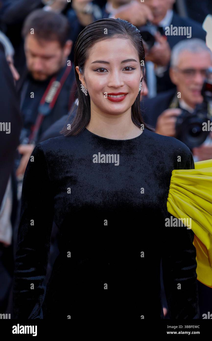 Cannes, Frankreich. 15th May, 2025. Suzu Hirose attends the premiere of 'Dossier 137 (Case 137 ...