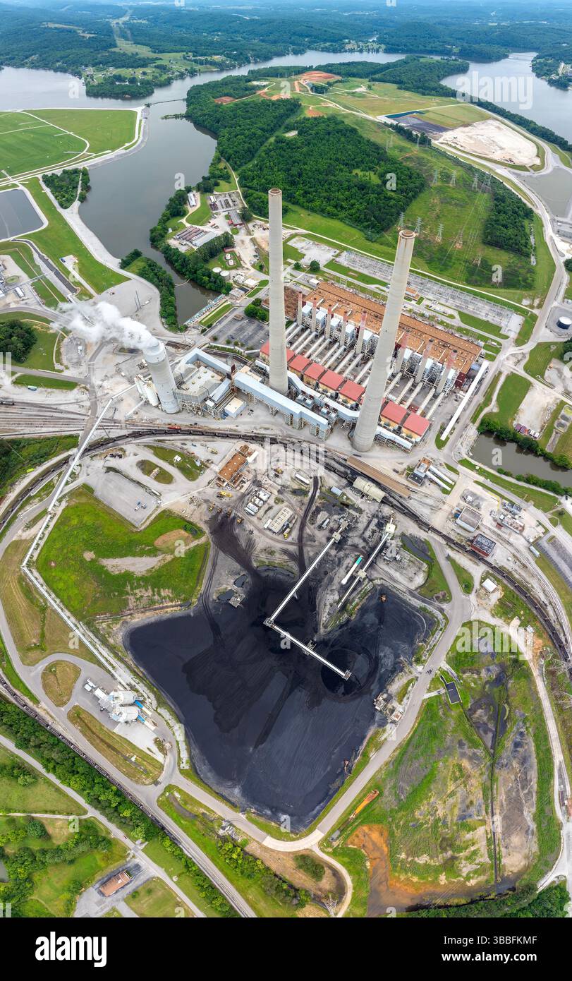 Coal-fired power plant producing electricity. Fossil fuel usage for ...