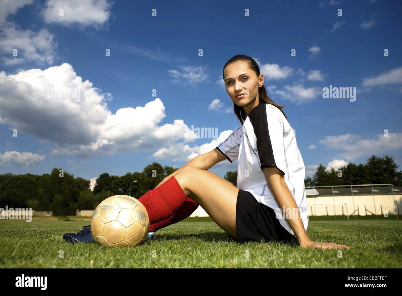 Female athletes football hi-res stock photography and images - Alamy