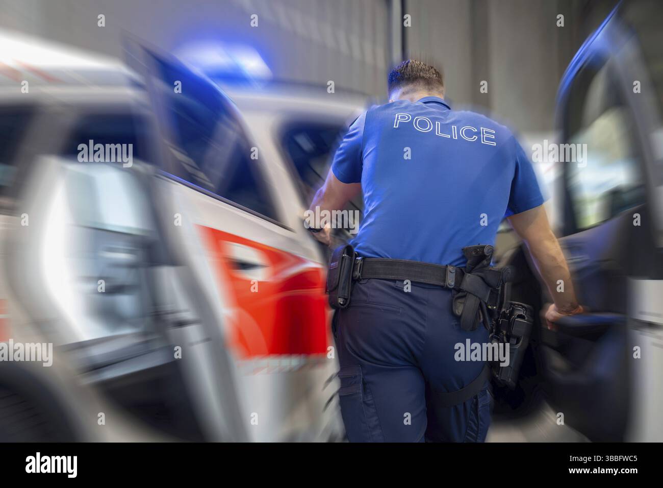 Police car police officer Stock Photo - Alamy
