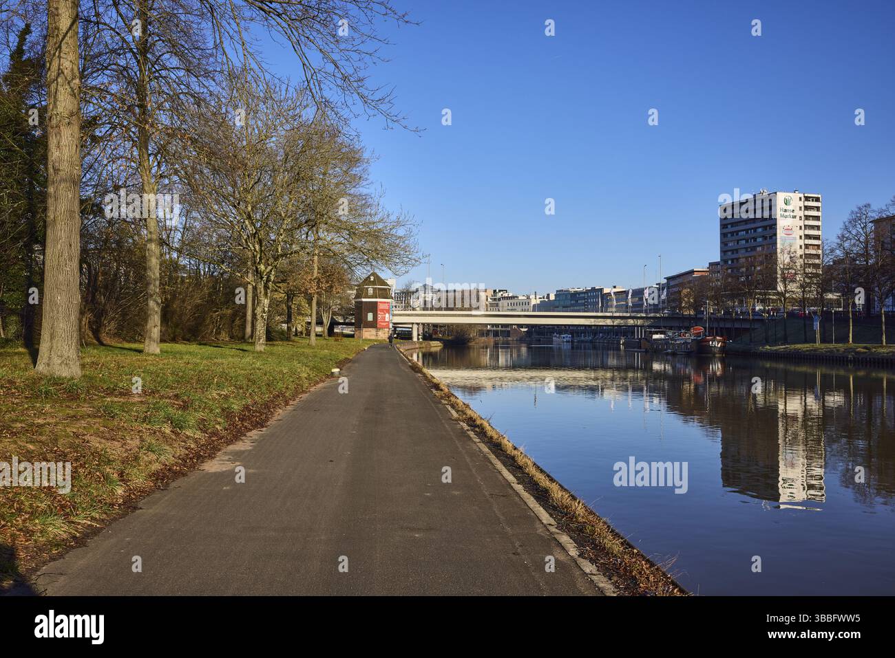Saar river, general architecture, car and pedestrian bridges, trees ...