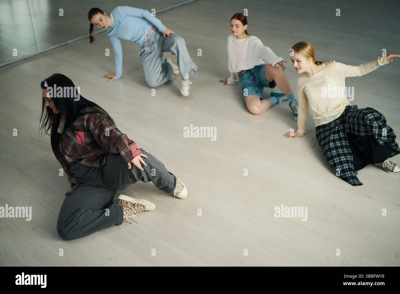 Dance studio environment hi-res stock photography and images - Alamy