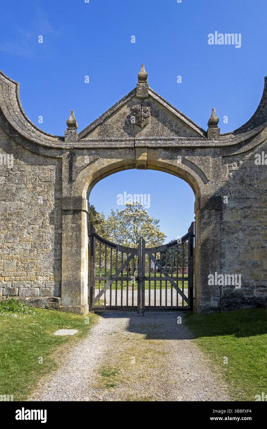 Entrance gate of Campden House, Chipping Campden, The Cotswolds ...