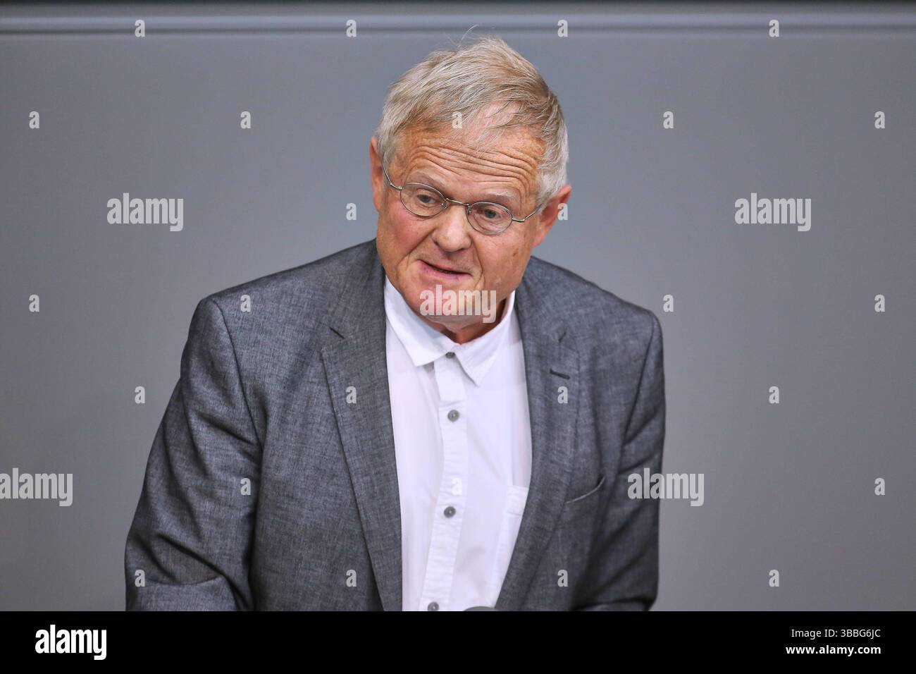 Berlin, Deutschland, 15.05.2025: Deutscher Bundestag: 4 ...