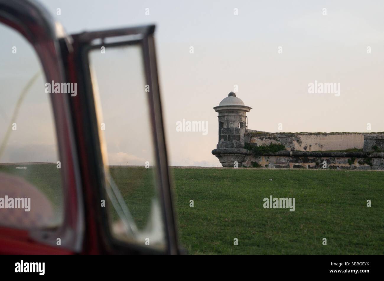 Fotografía de The Morro Fortress in Havana, Cuba, desde un coche ...