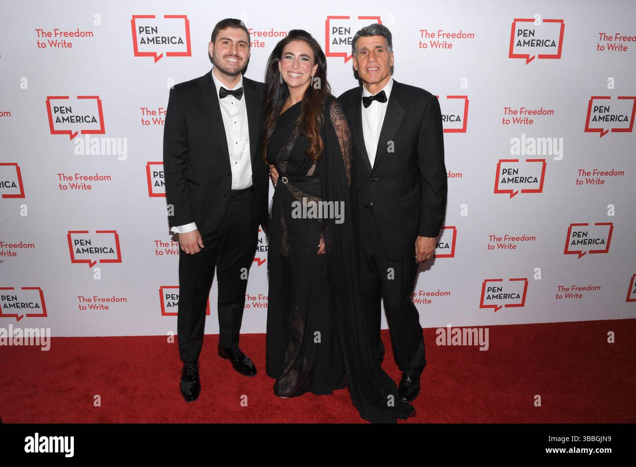 New York, USA. 15th May, 2025. Roxanne Donovan (C) and Tom Scarangello ...