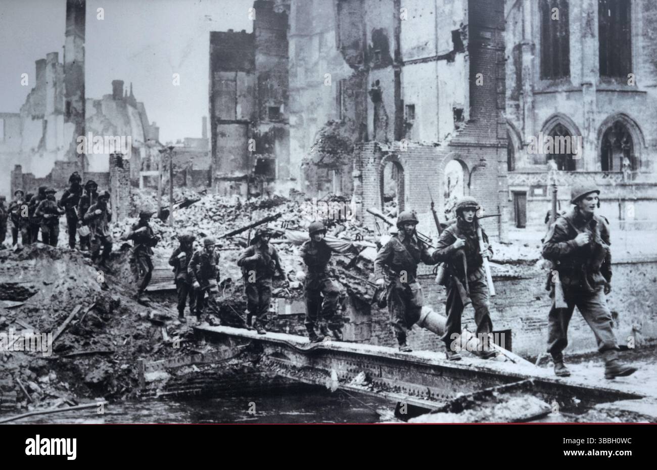 British 6th Airborne Division soldiers after liberating Pont-l’Évêque , Normandy, August 1944 ...