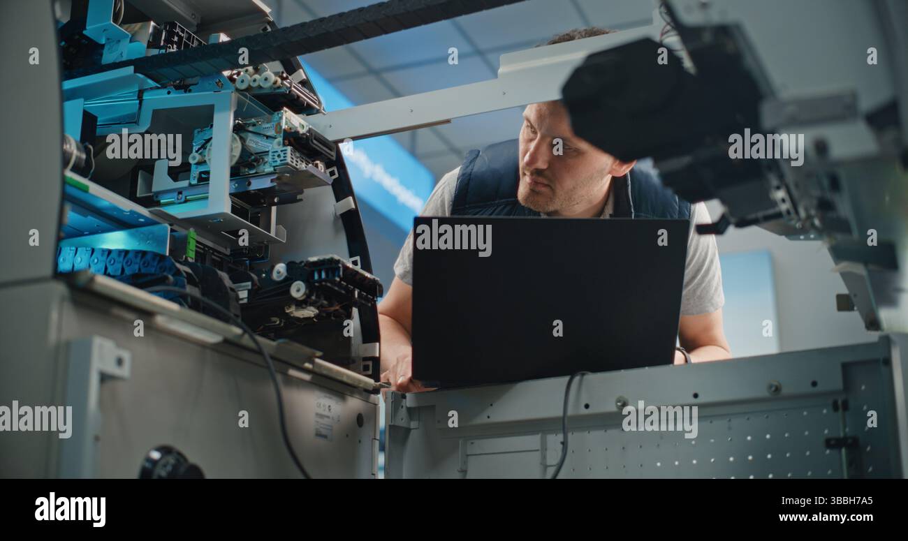 Atm technician in uniform servicing hi-res stock photography and images ...