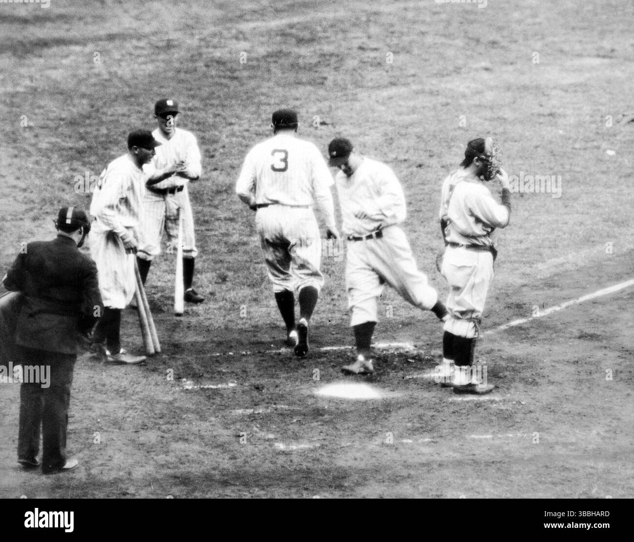New York Yankees' Lou Gehrig & Babe Ruth on the baseball field, c 1930 ...