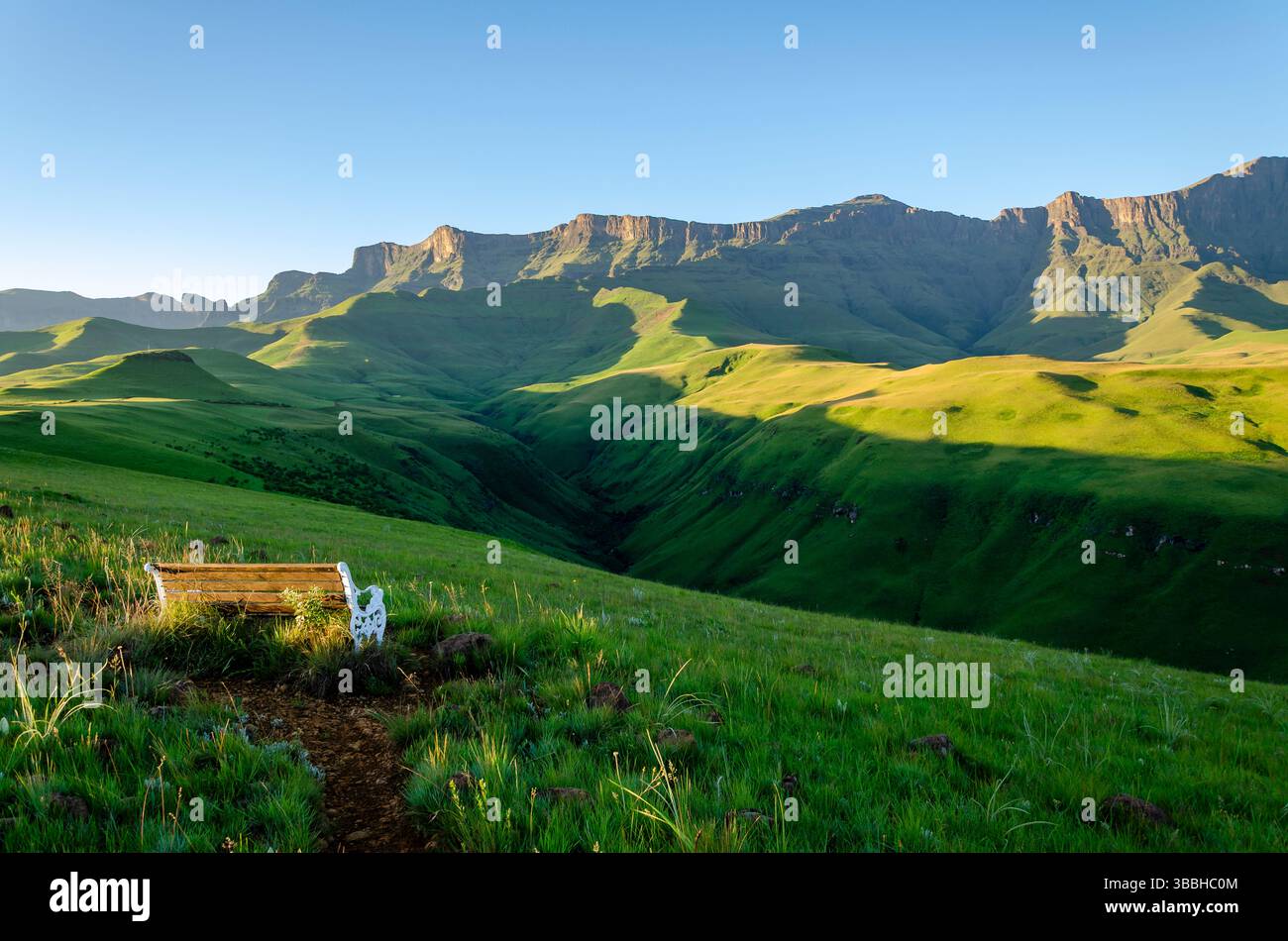 Breathtaking Drakensberg scenery at Cathedral Peak, Ukhahlamba Drakensberg Park, KwaZulu Natal ...