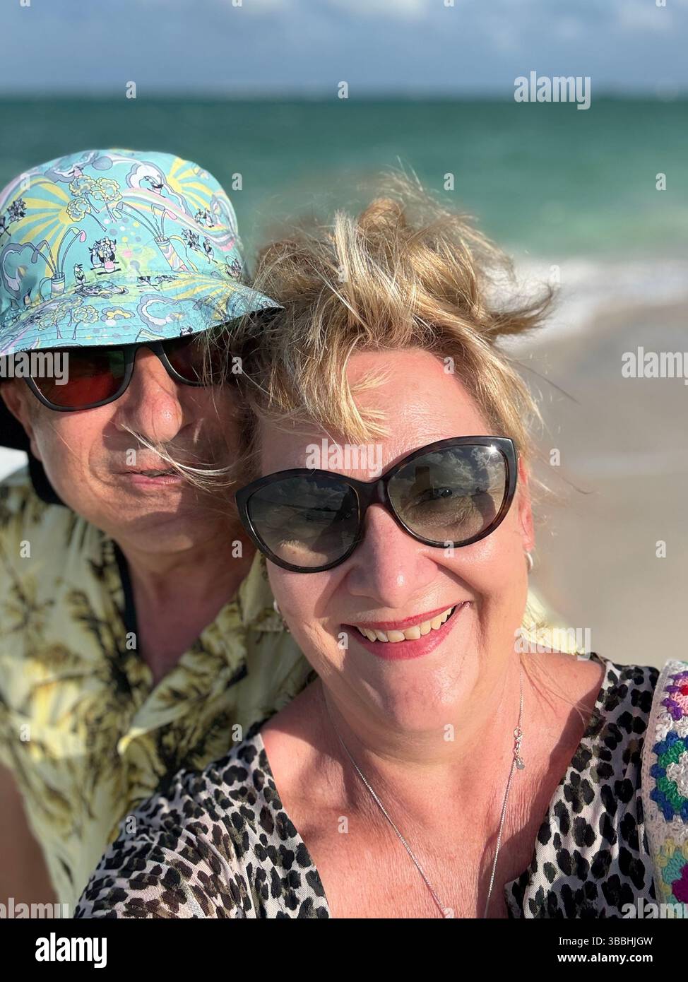 Lustiges seniorenpaar hi-res stock photography and images - Alamy