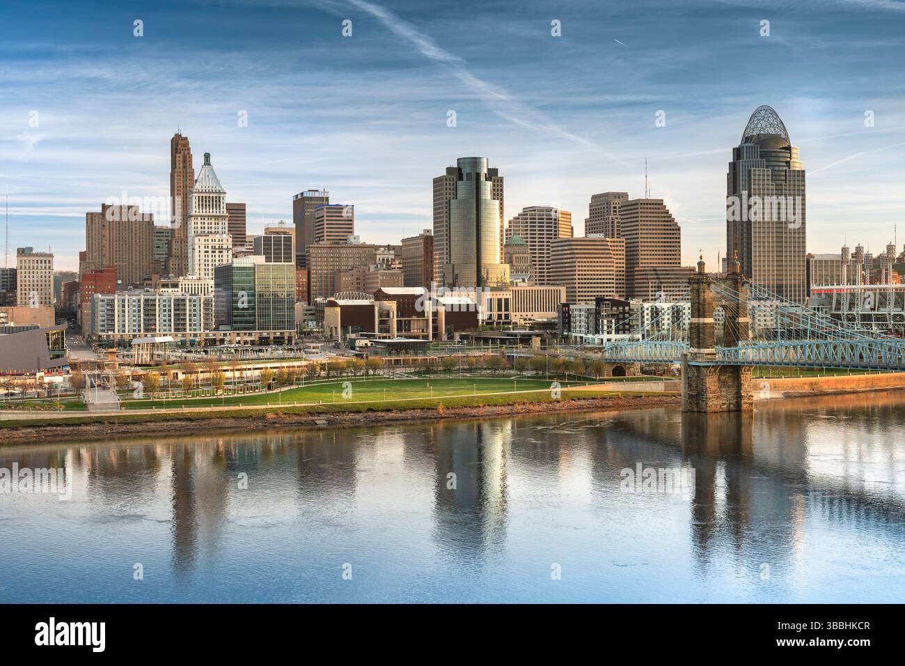Cincinnati Ohio downtown city skyline scenic over the Ohio River Stock ...