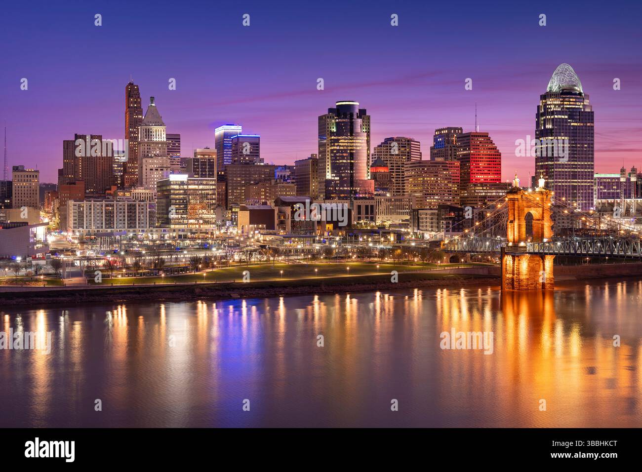 Cincinnati Ohio downtown city skyline scenic over the Ohio River Stock ...
