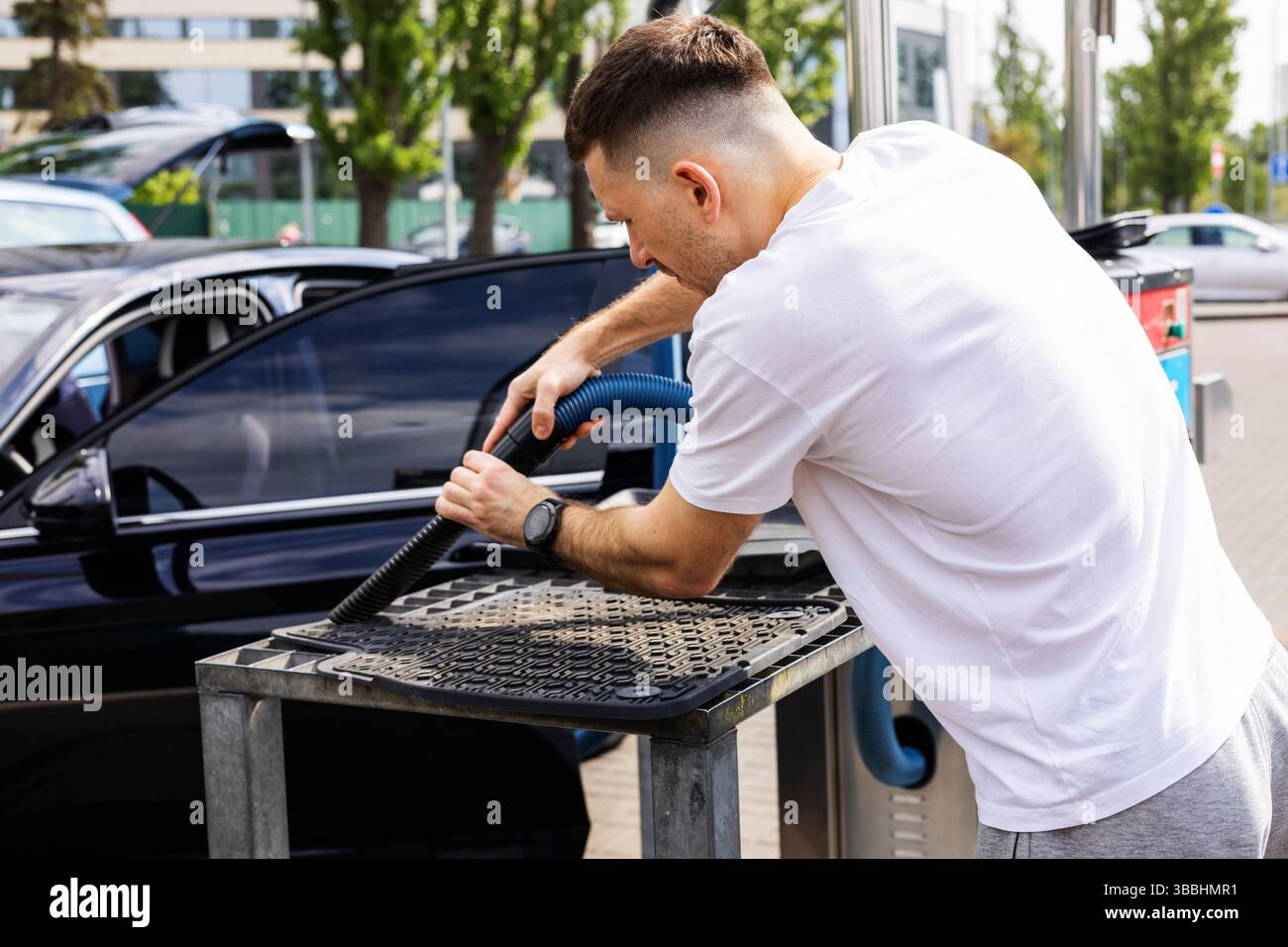 Guy washing car wash hi-res stock photography and images - Alamy