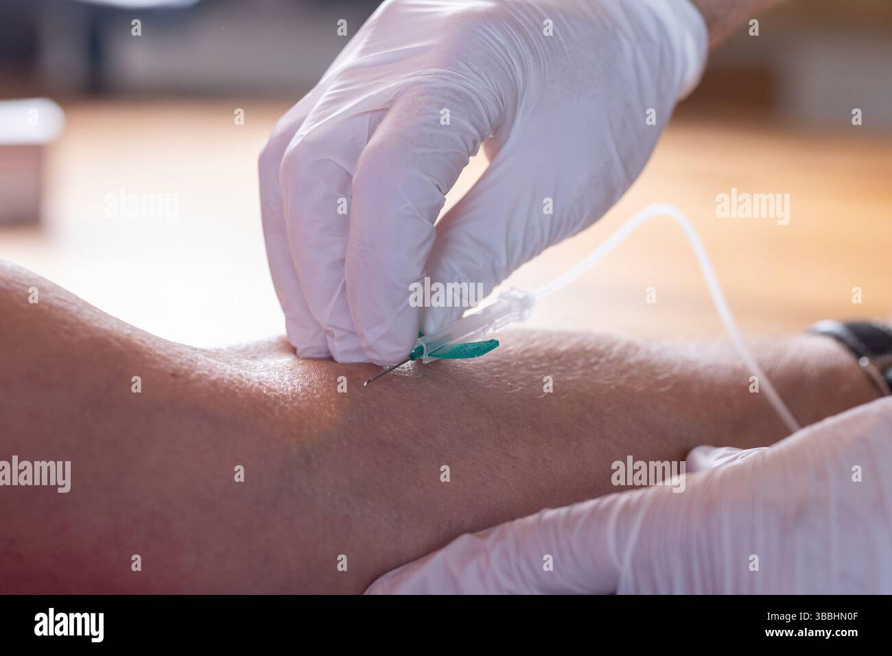 Iv needle insertion hi-res stock photography and images - Alamy