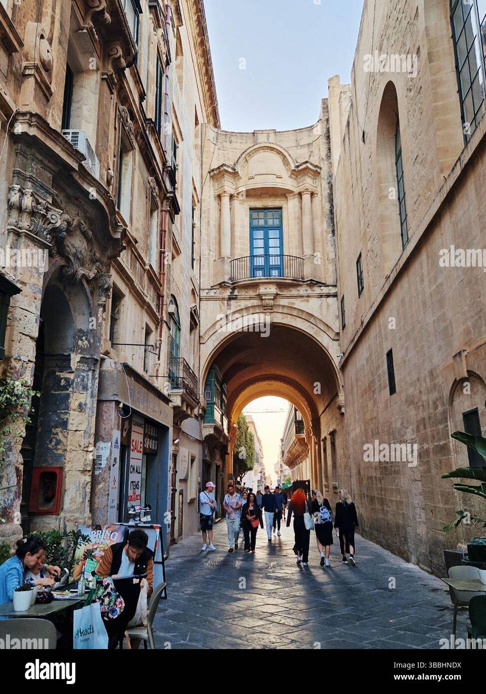 Outdoor dining in historic hi-res stock photography and images - Alamy