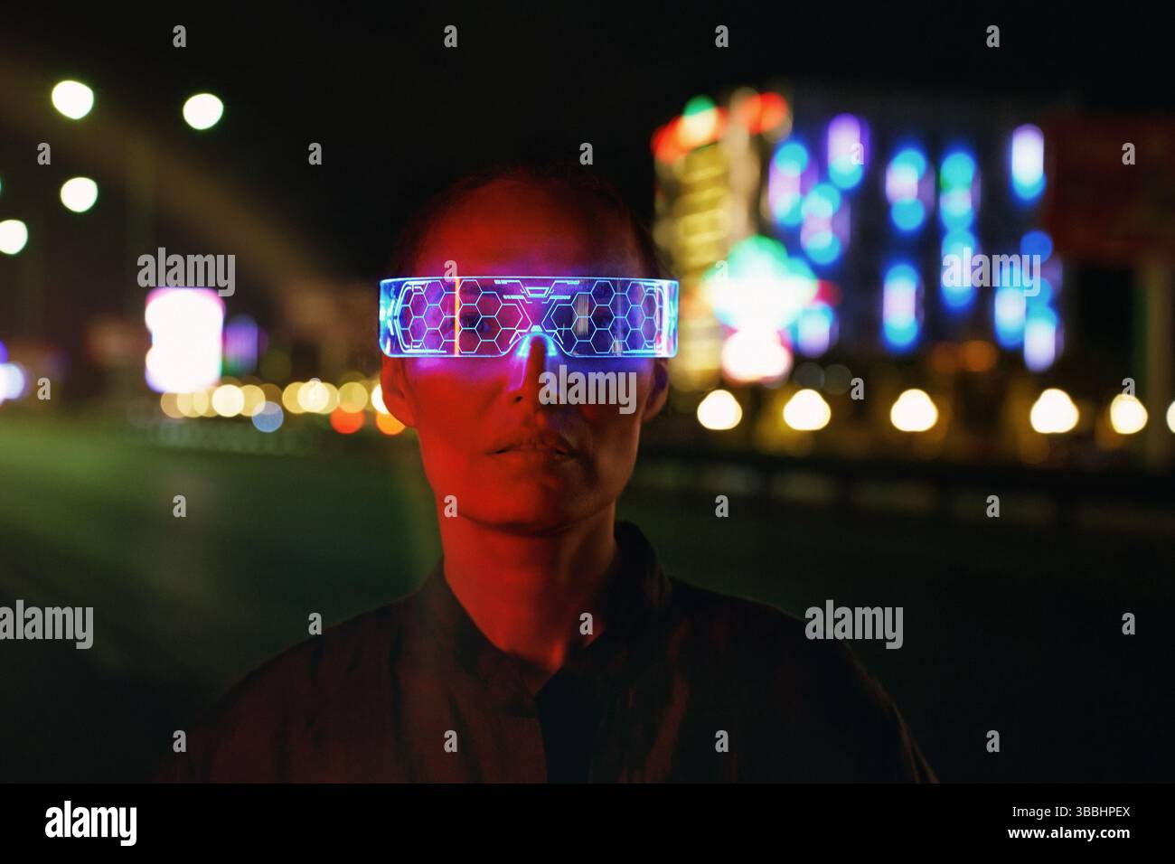 Asian woman in Futuristic High-tech VR Eyewear in night city. Ar Stock ...