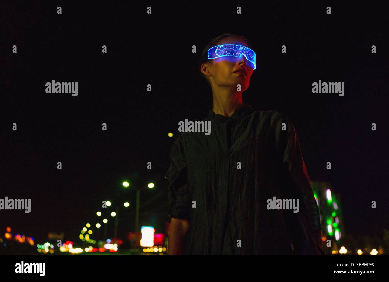 Asian woman in Futuristic High-tech VR Eyewear in night city. Ar Stock ...