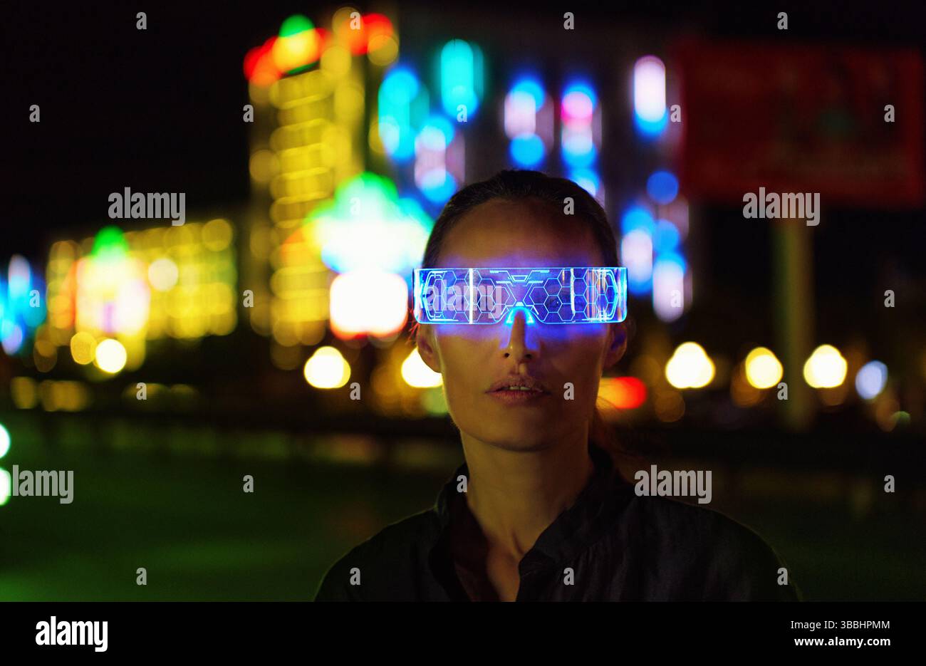 Asian woman in Futuristic High-tech VR Eyewear in night city. Ar Stock ...