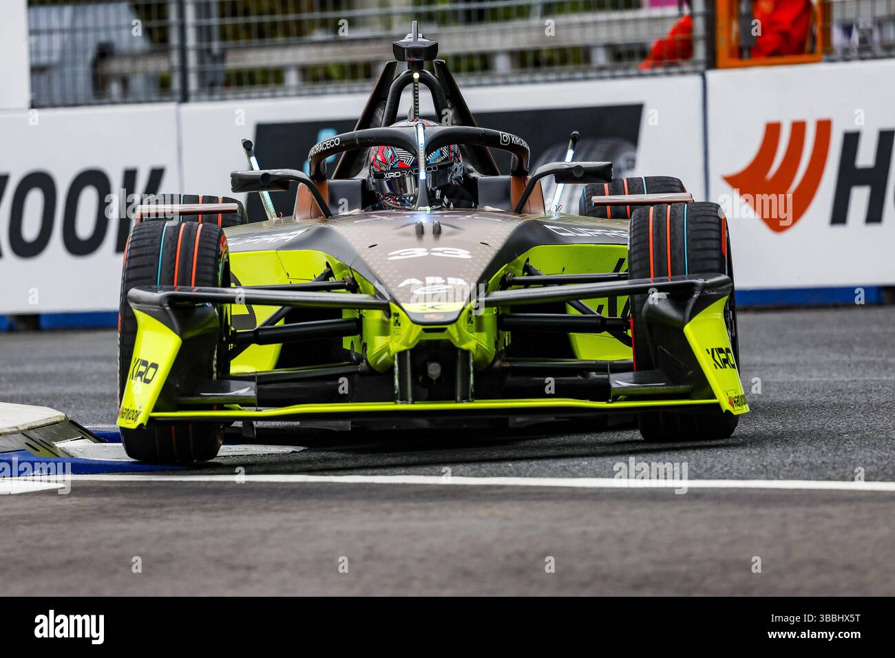 33 TICKTUM Dan (gbr), Kiro Race Co, Porsche 99X Electric WCG3, action ...