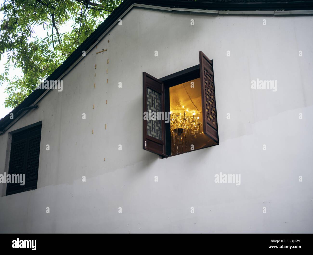 Lattice window hi-res stock photography and images - Alamy