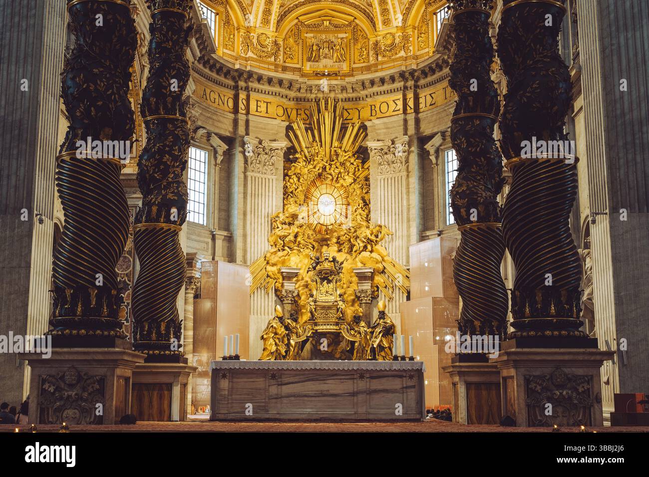Vatican - March 14th 2025 - Saint Peter’s Basilica Altar Stock Photo ...