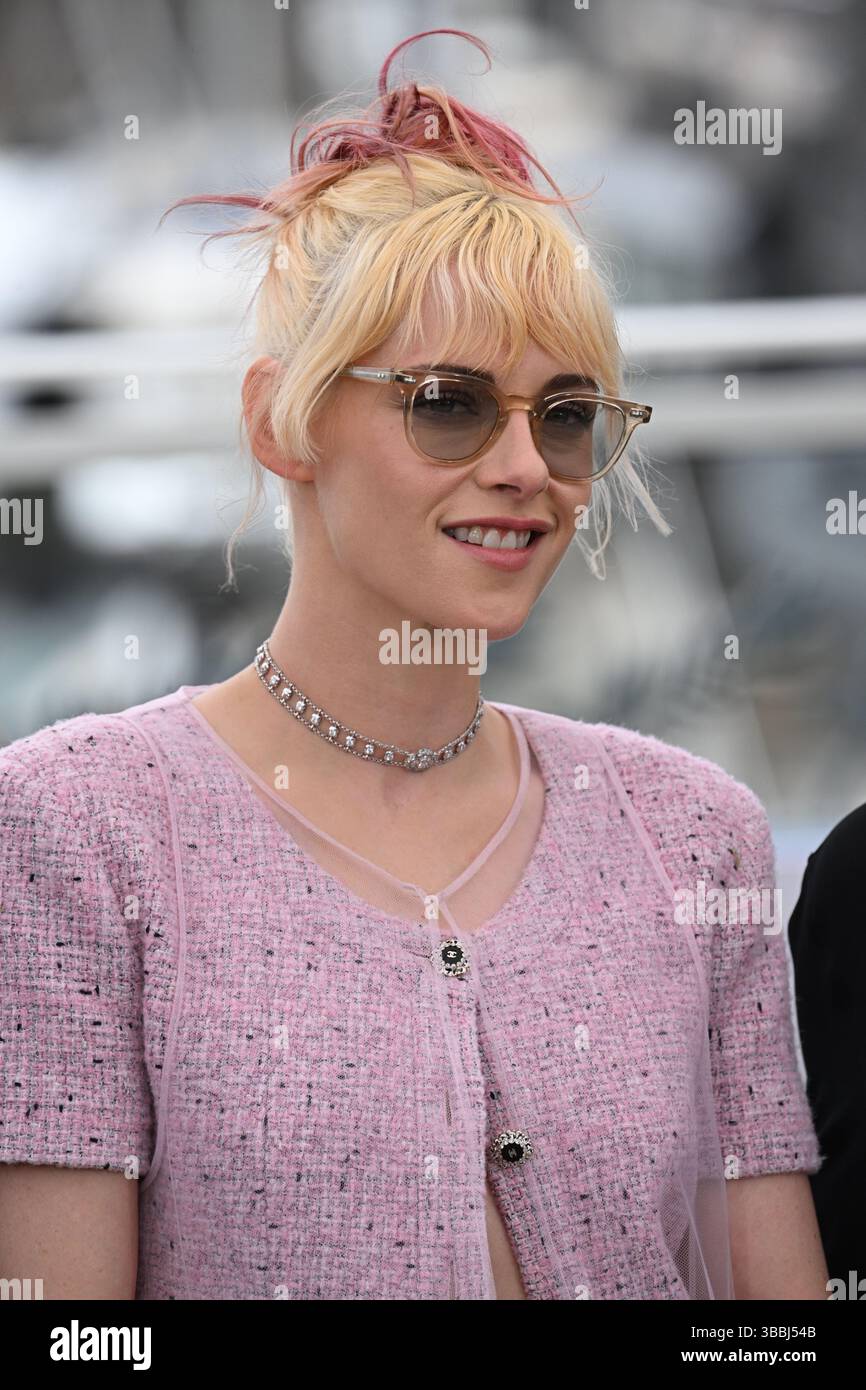 Kristen Stewart arrives for a photocall for The Chronology of Water at ...
