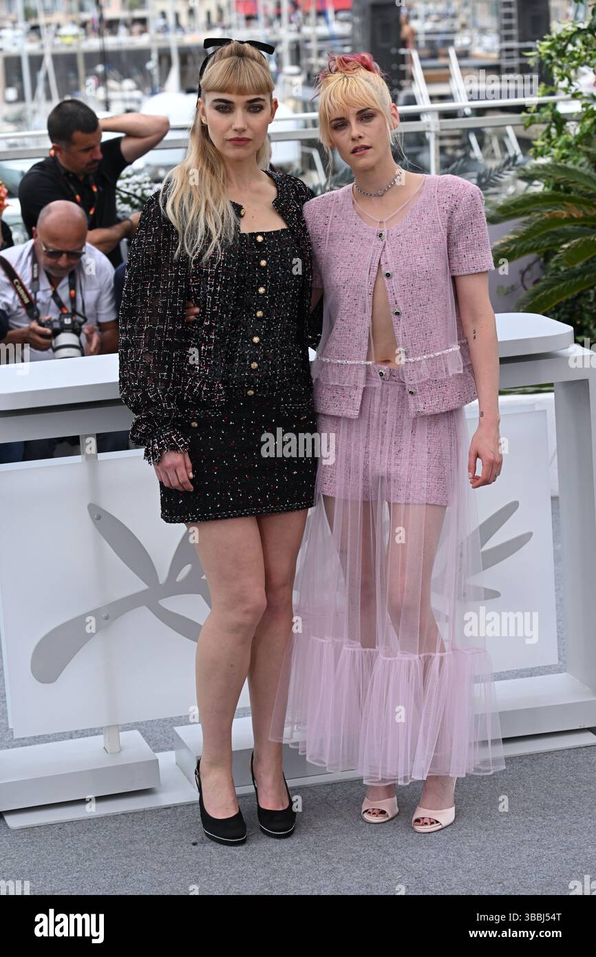 Imogen Poots (left) and Kristen Stewart during a photocall for The ...
