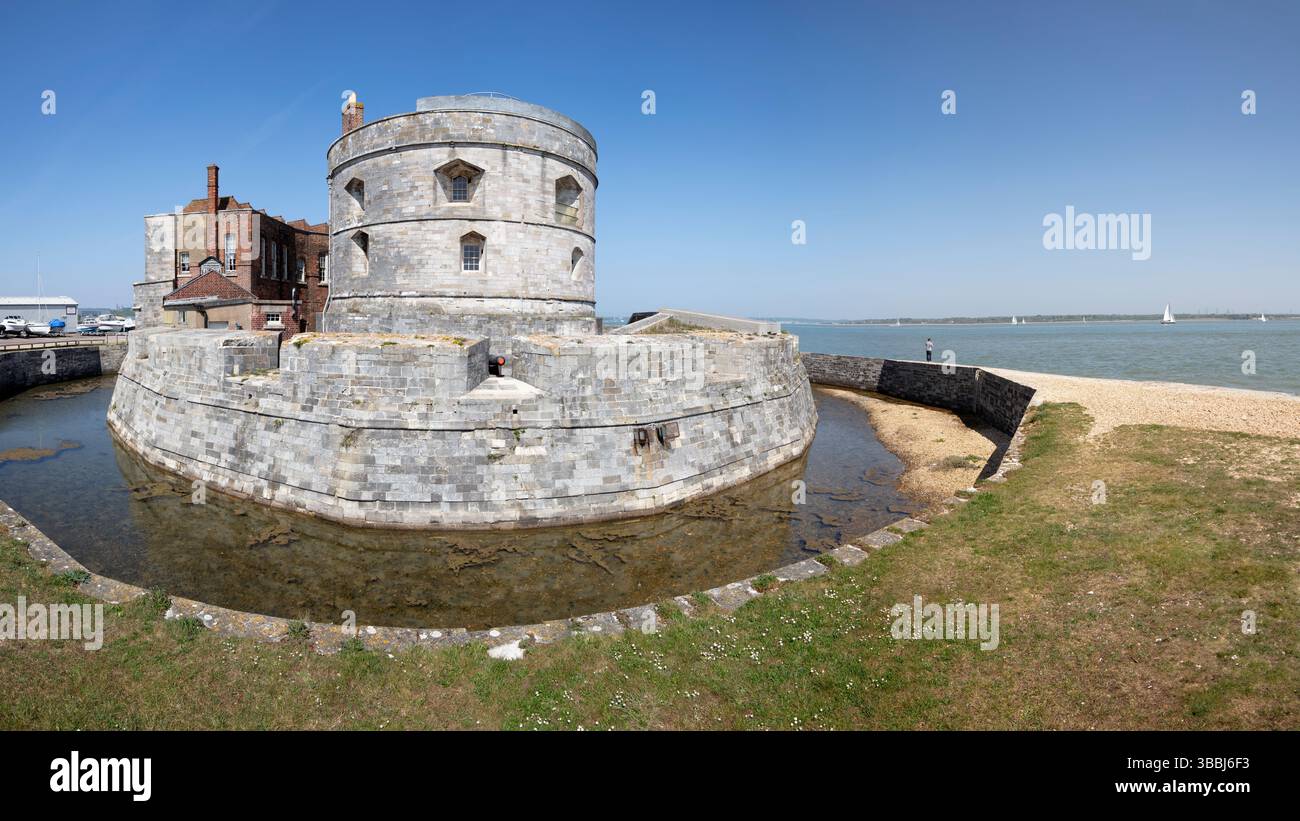 Calshot castle sea defence wall hi-res stock photography and images - Alamy