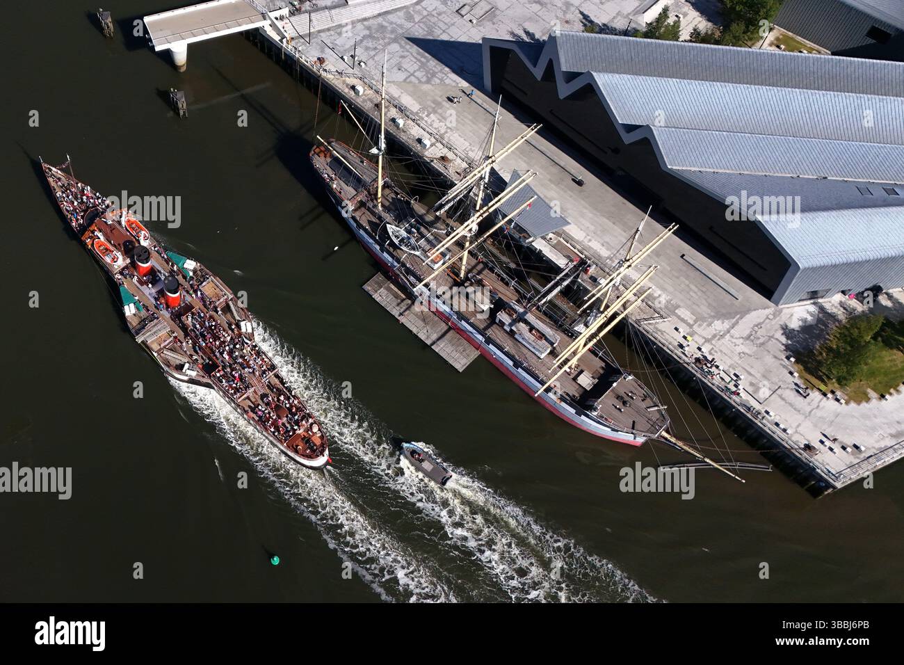 The Waverley, the world's last seagoing paddle steamer, passes the ...