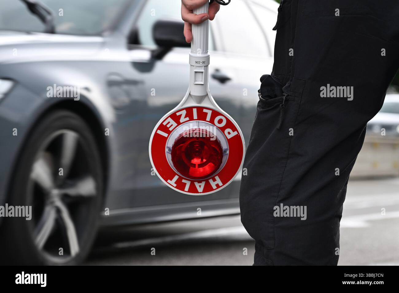 Kiefersfelden, Deutschland. 15th May, 2025. Border police.Kelle, HALT ...