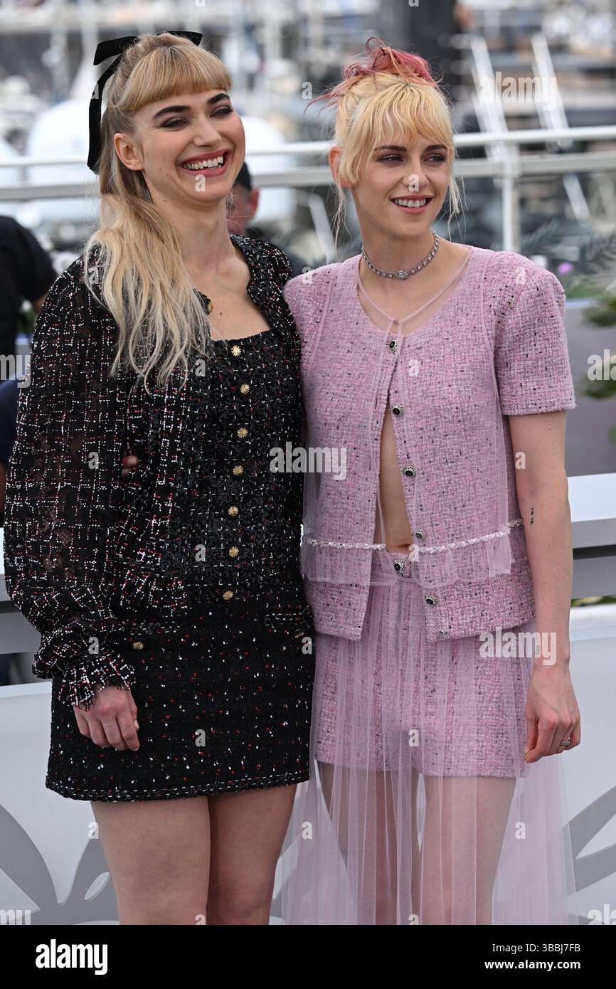 Imogen Poots (left) and Kristen Stewart during a photocall for The ...