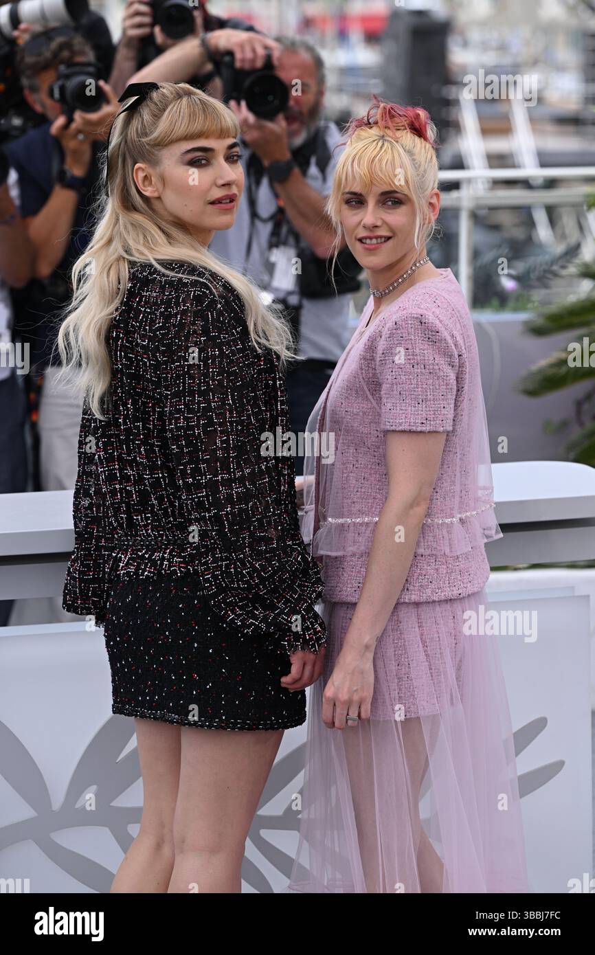 Imogen Poots (left) and Kristen Stewart during a photocall for The ...