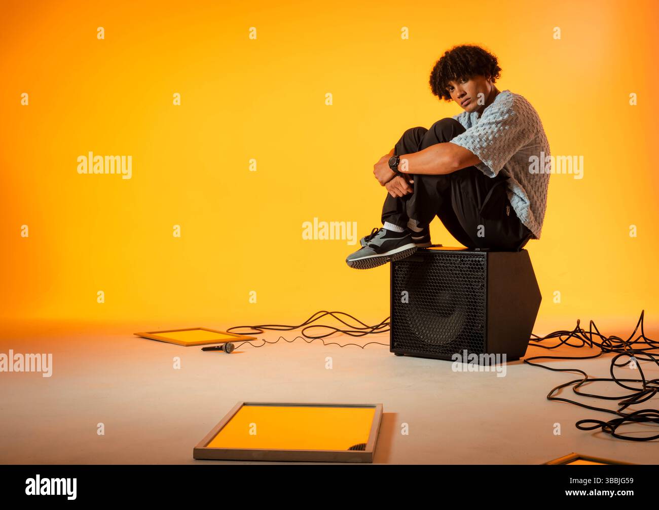 Unconnected microphone hi-res stock photography and images - Alamy