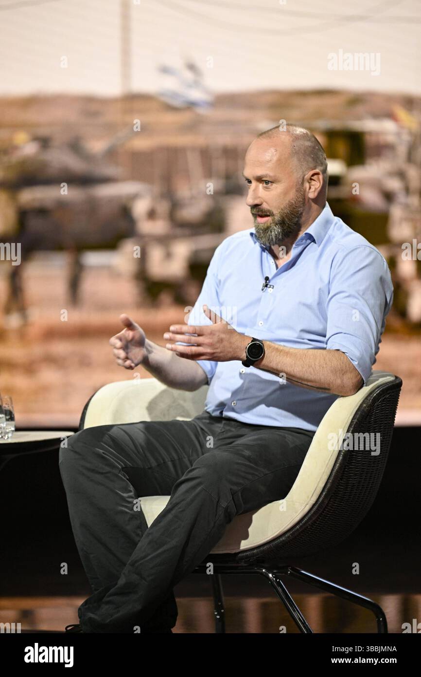 Thorsten Schroer Sanitäter 05/25 her Thorsten Schroer am 14. Mai 2025 in Markus Lanz , ZDF TV ...