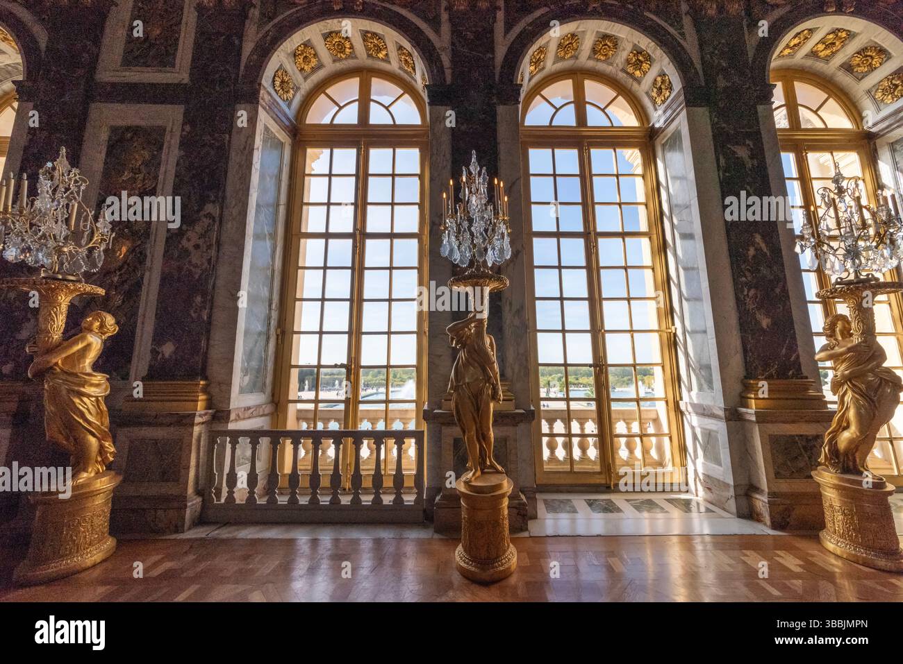 Interior hall mirrors in hi-res stock photography and images - Alamy