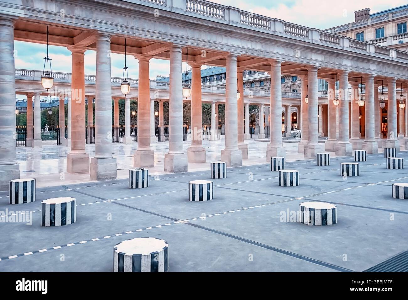 Palais royal architecture hi-res stock photography and images - Alamy