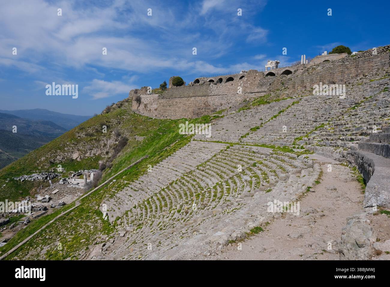 The history of the Pergamon Acropolis, one of the most magnificent ...