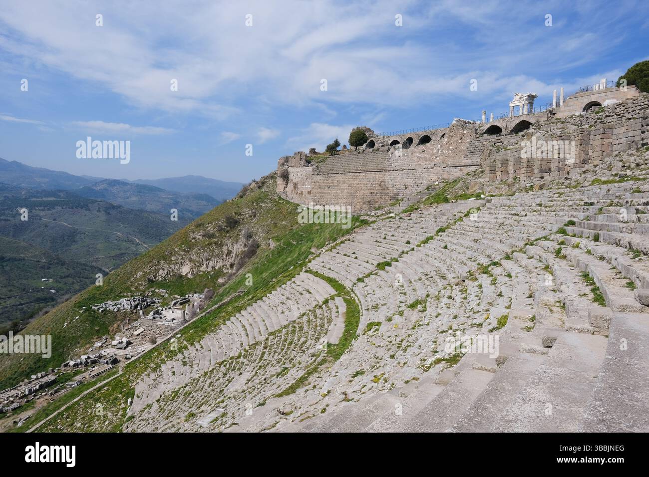 The history of the Pergamon Acropolis, one of the most magnificent ...
