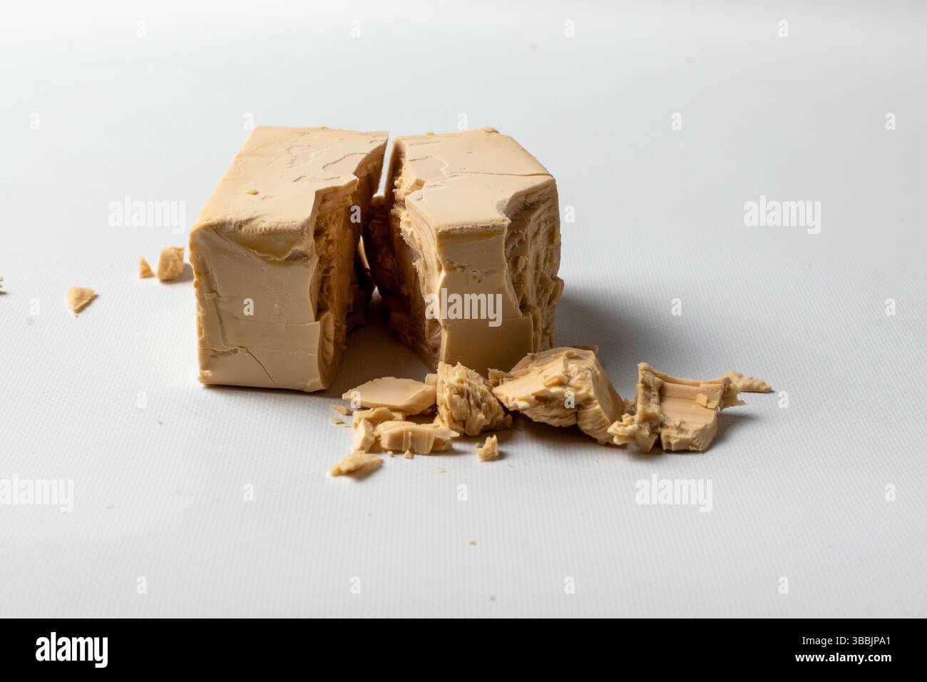 Fresh pressed yeast blocks hi-res stock photography and images - Alamy