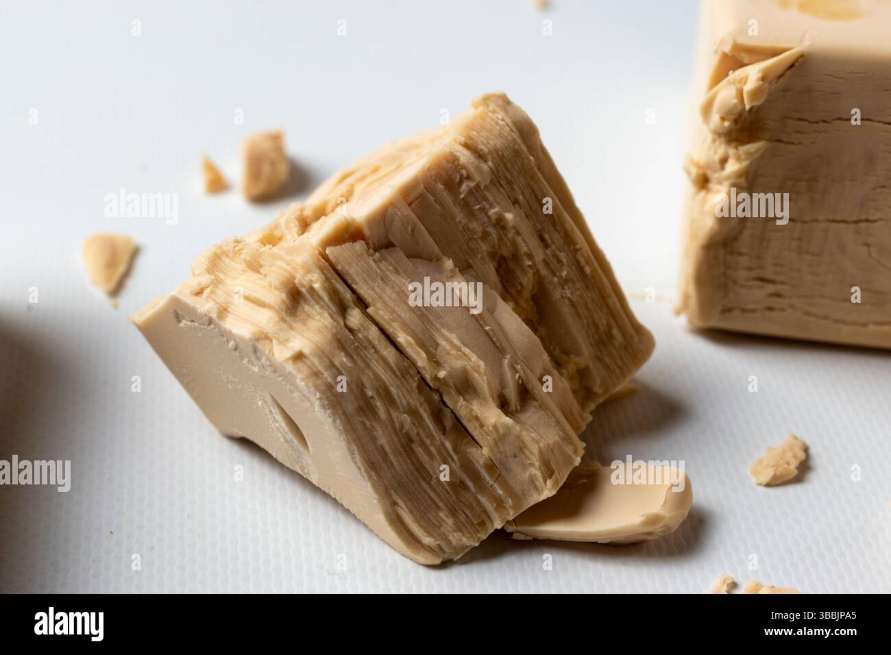 Fresh pressed yeast blocks hi-res stock photography and images - Alamy