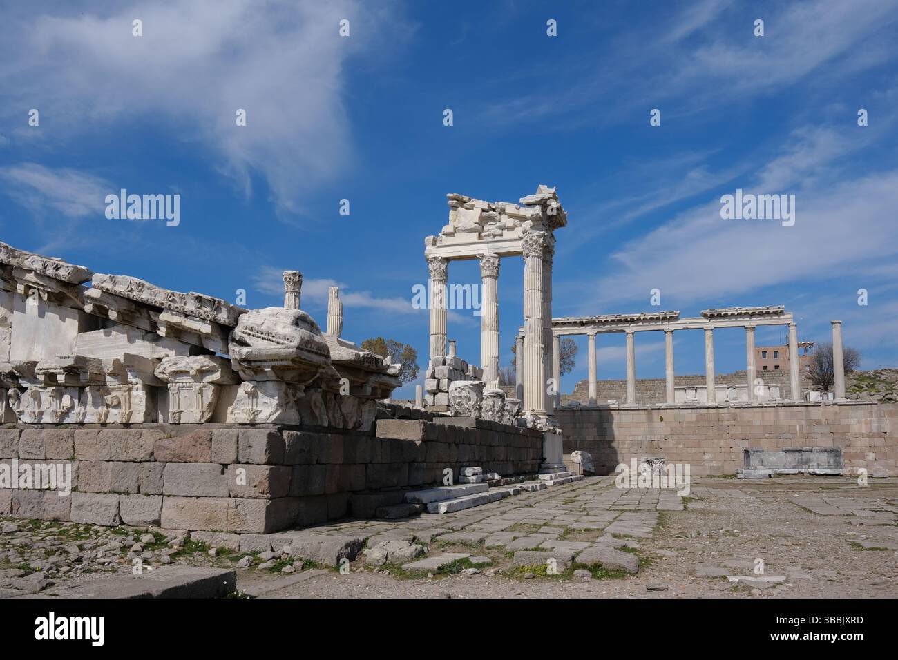 The history of the Pergamon Acropolis, one of the most magnificent ...
