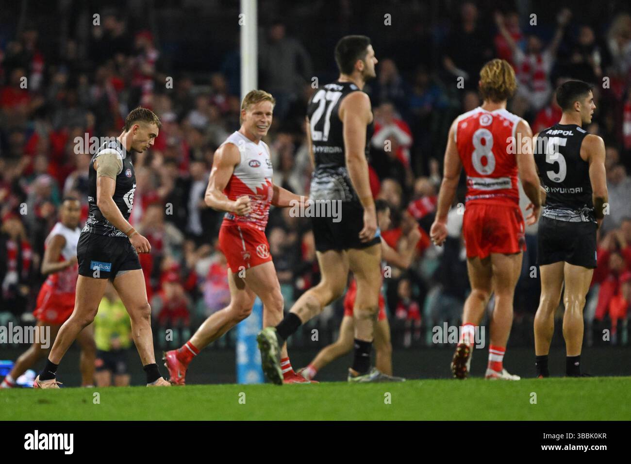 Sydney, Australia. 16th May, 2025. A dejected Patrick Cripps (left) of ...