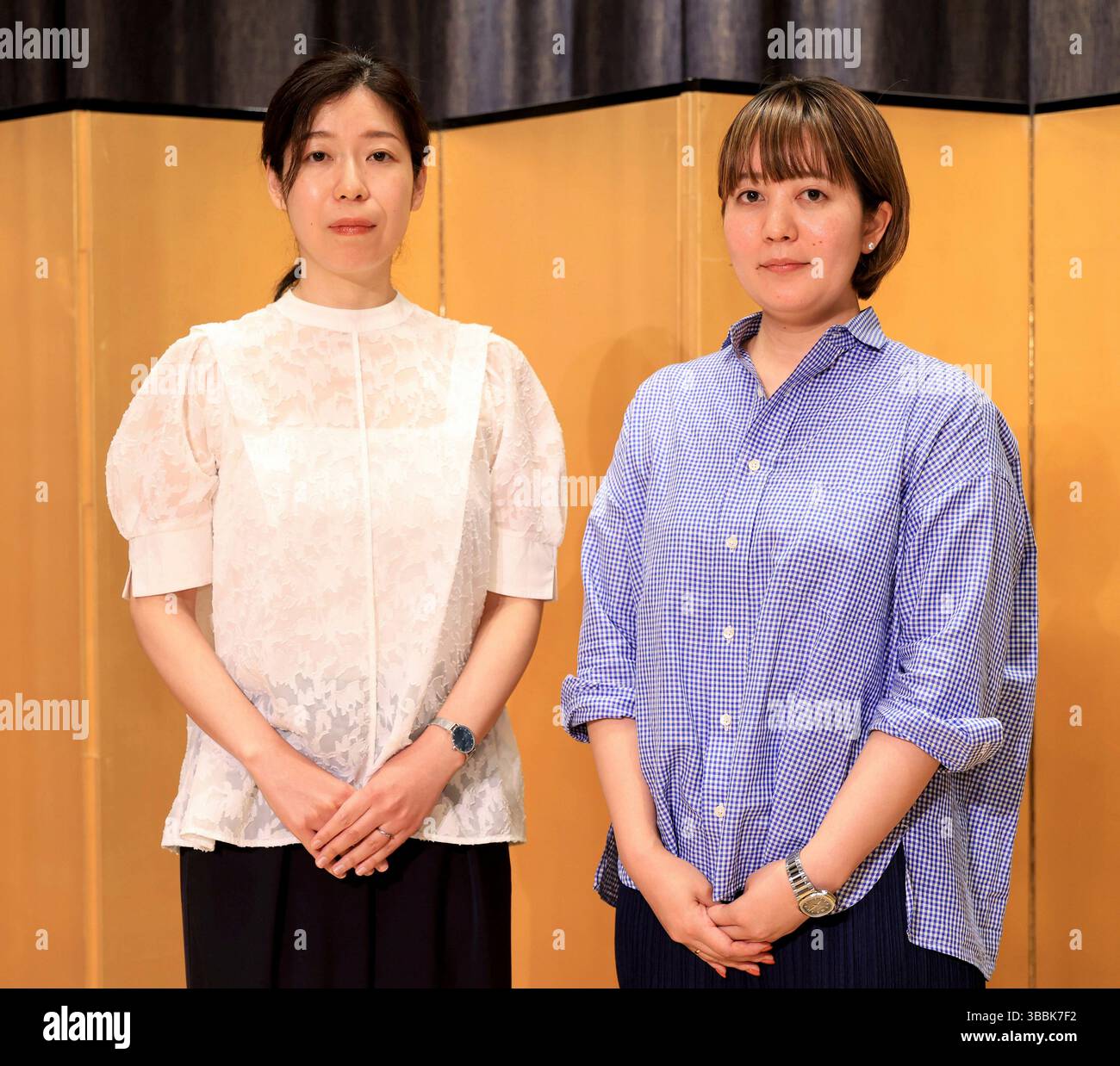 Mishima Yukio Prize winner Chisano Nakanishi (L) and Yamamoto Shugoro ...