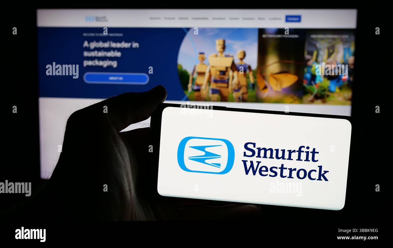 Smurfit westrock logo hi-res stock photography and images - Alamy