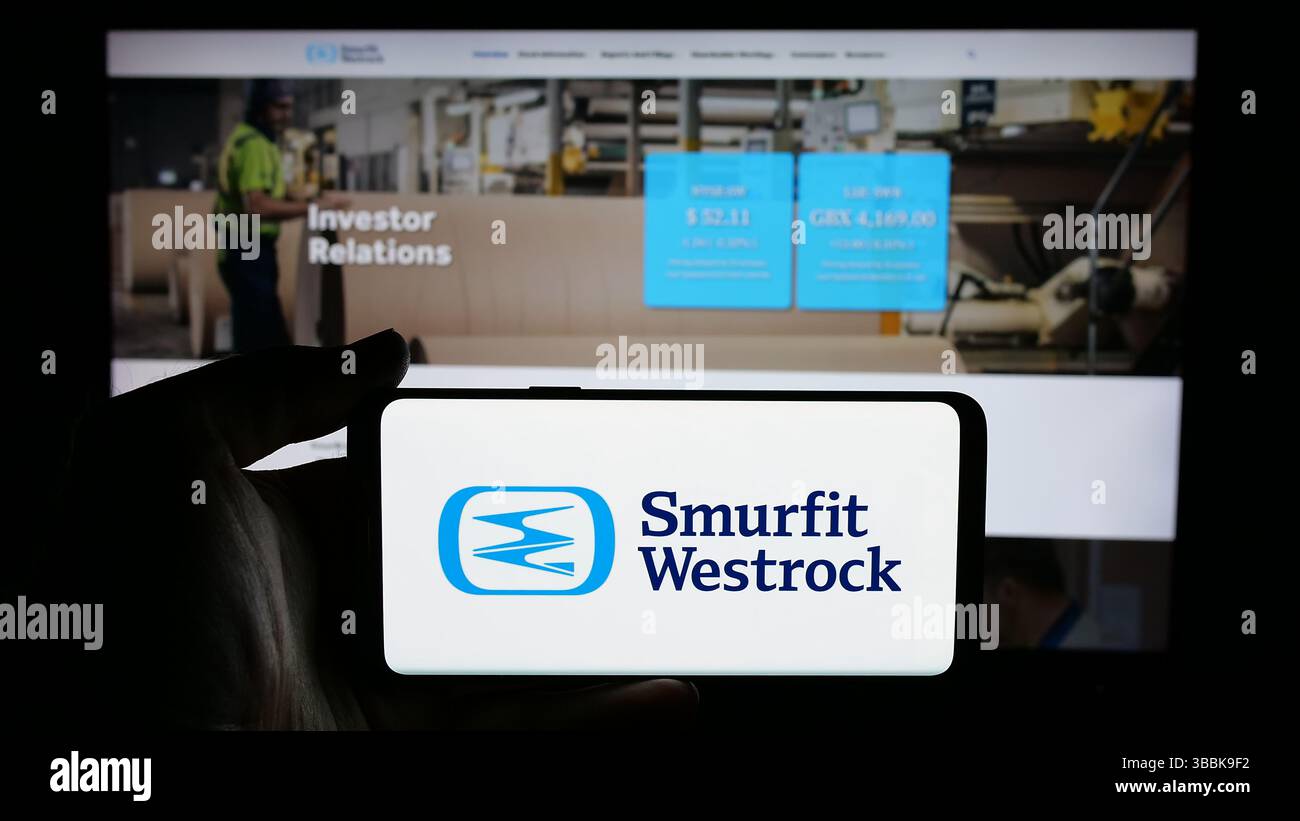 Smurfit westrock logo hi-res stock photography and images - Alamy