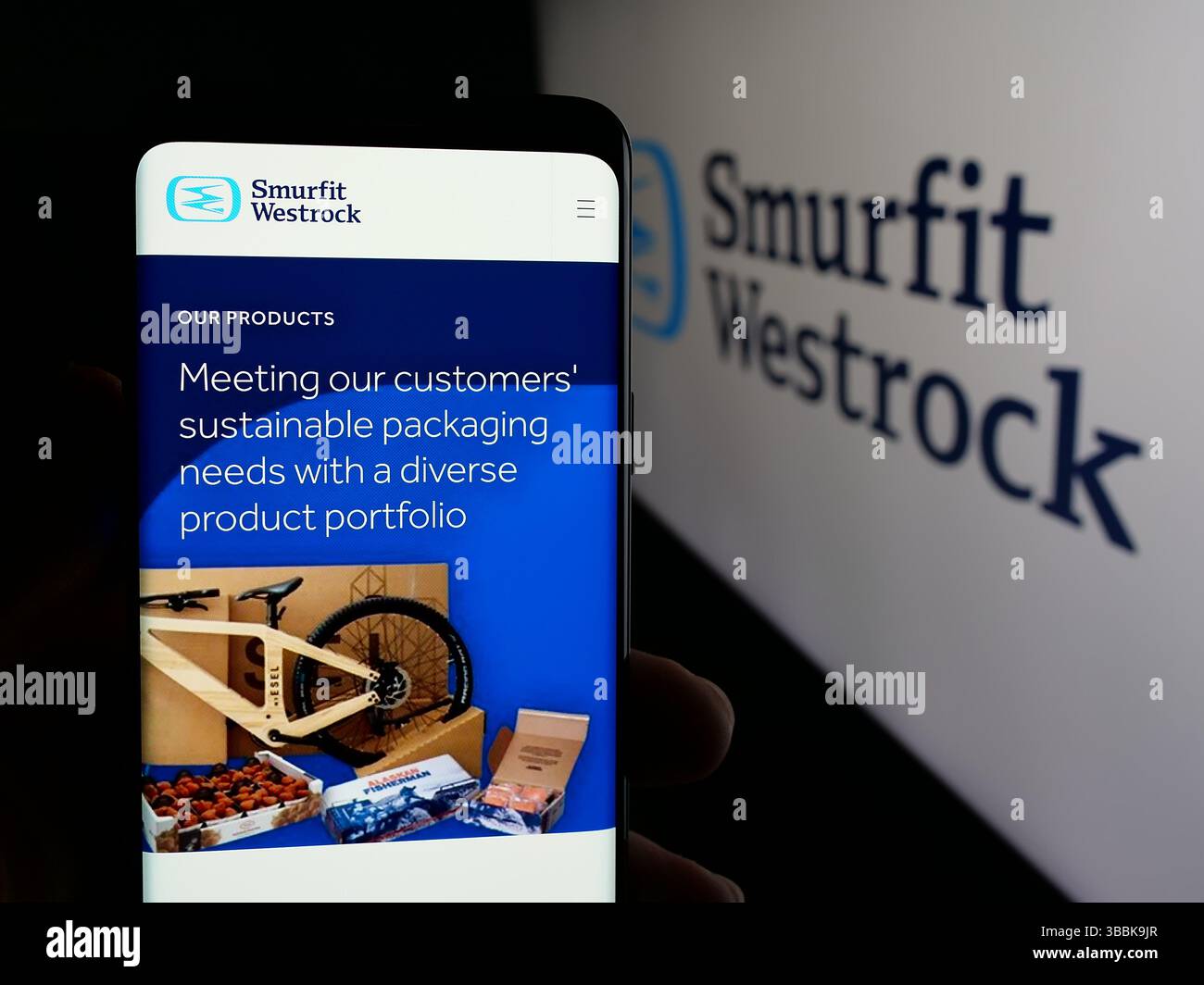 Smurfit westrock logo hi-res stock photography and images - Alamy