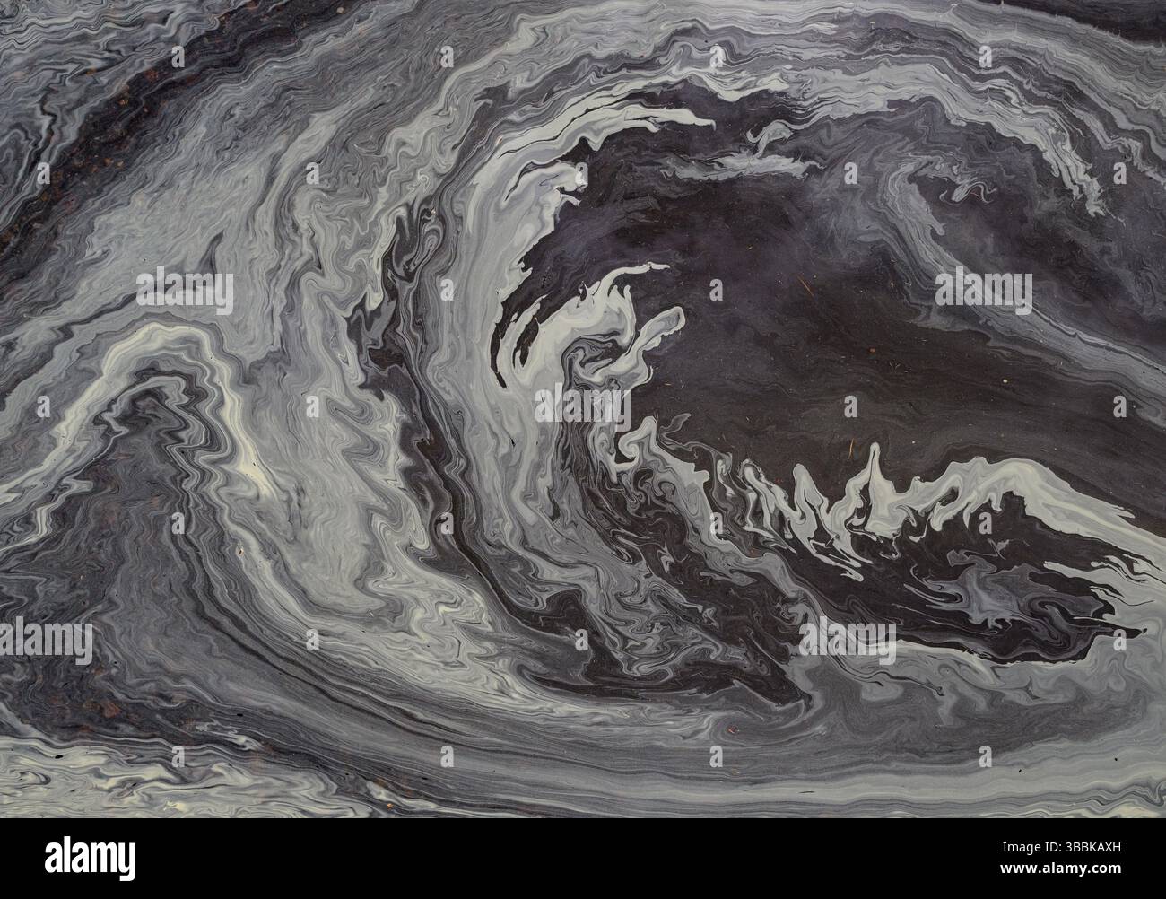 16 May 2025, Brandenburg, Müllrose: Pollen floating on a puddle after a ...